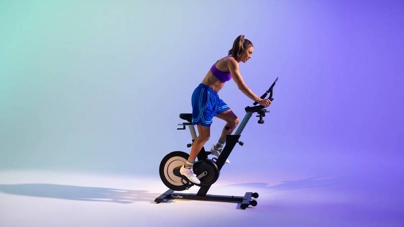 Mit dem neuen BowFlex IC Bike SEi bequem ins neue Jahr radeln - TopTech - TopTechNews